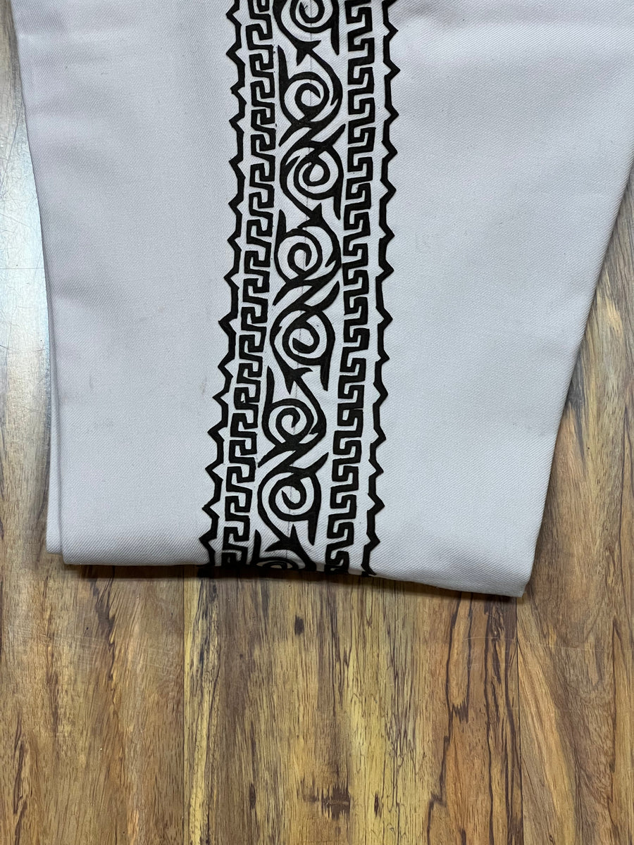 PANTALONES DE CHARRO CON GRECA. – HerraduraDeOro